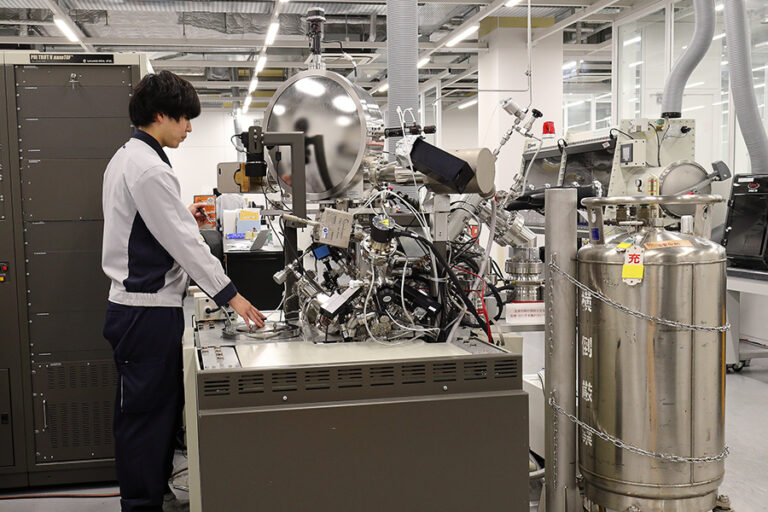 Arガスクラスターイオンビーム-飛行時間型2次イオン質量分析装置 | 株式会社日東分析センター